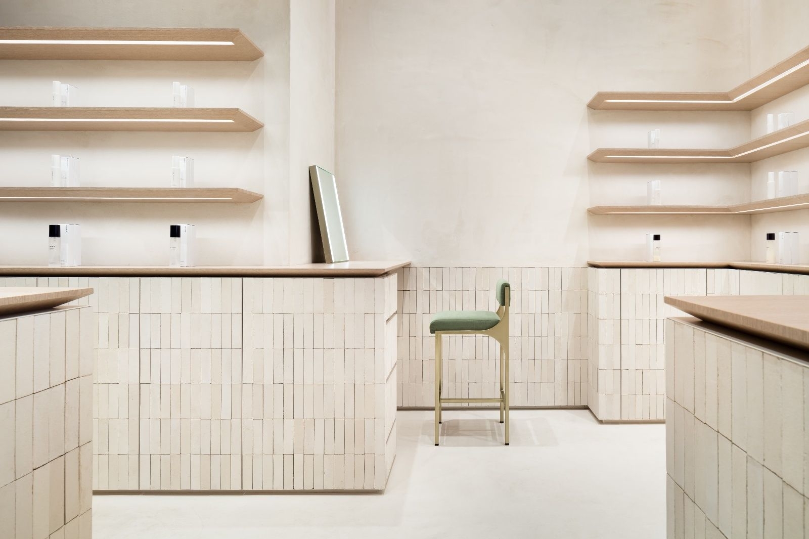 SHIRO ルミネ有楽町店の写真 | TECTURE（テクチャー）