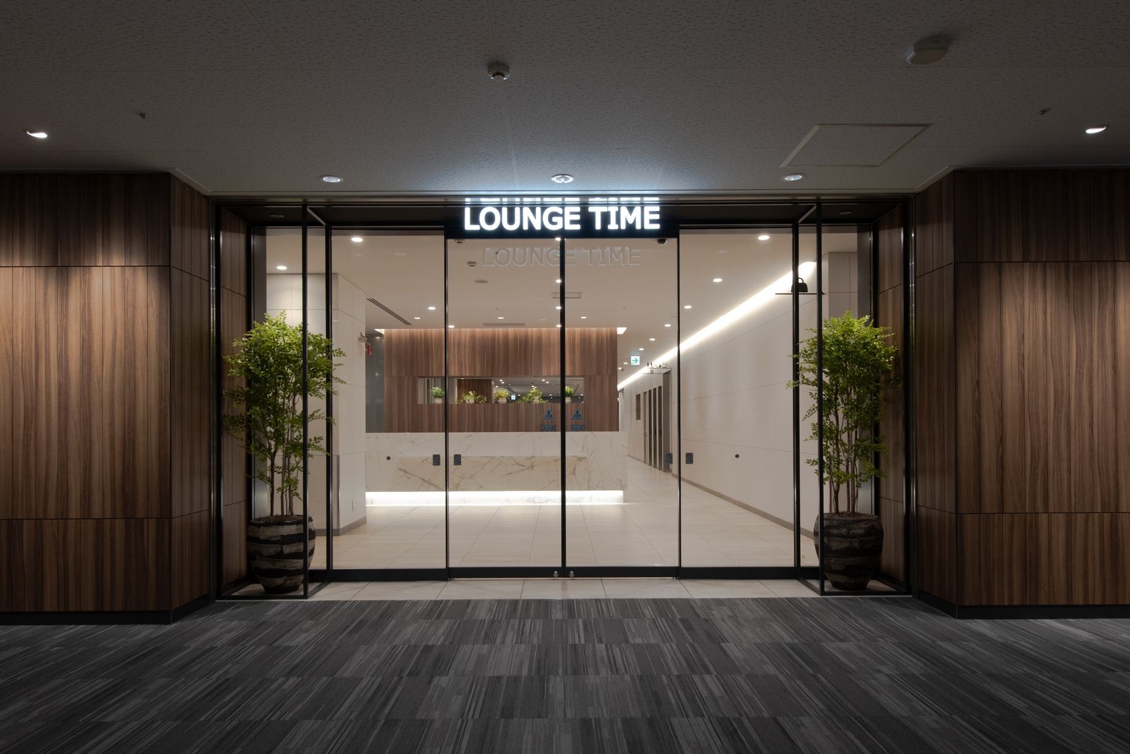 AICA/福岡空港国内線旅客ターミナルビル2F「ラウンジTIME/サウス」 | TECTURE（テクチャー）