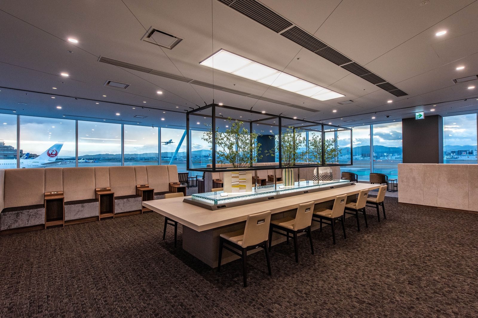 AICA/福岡空港国内線旅客ターミナルビル2F「ラウンジTIME/サウス」 | TECTURE（テクチャー）