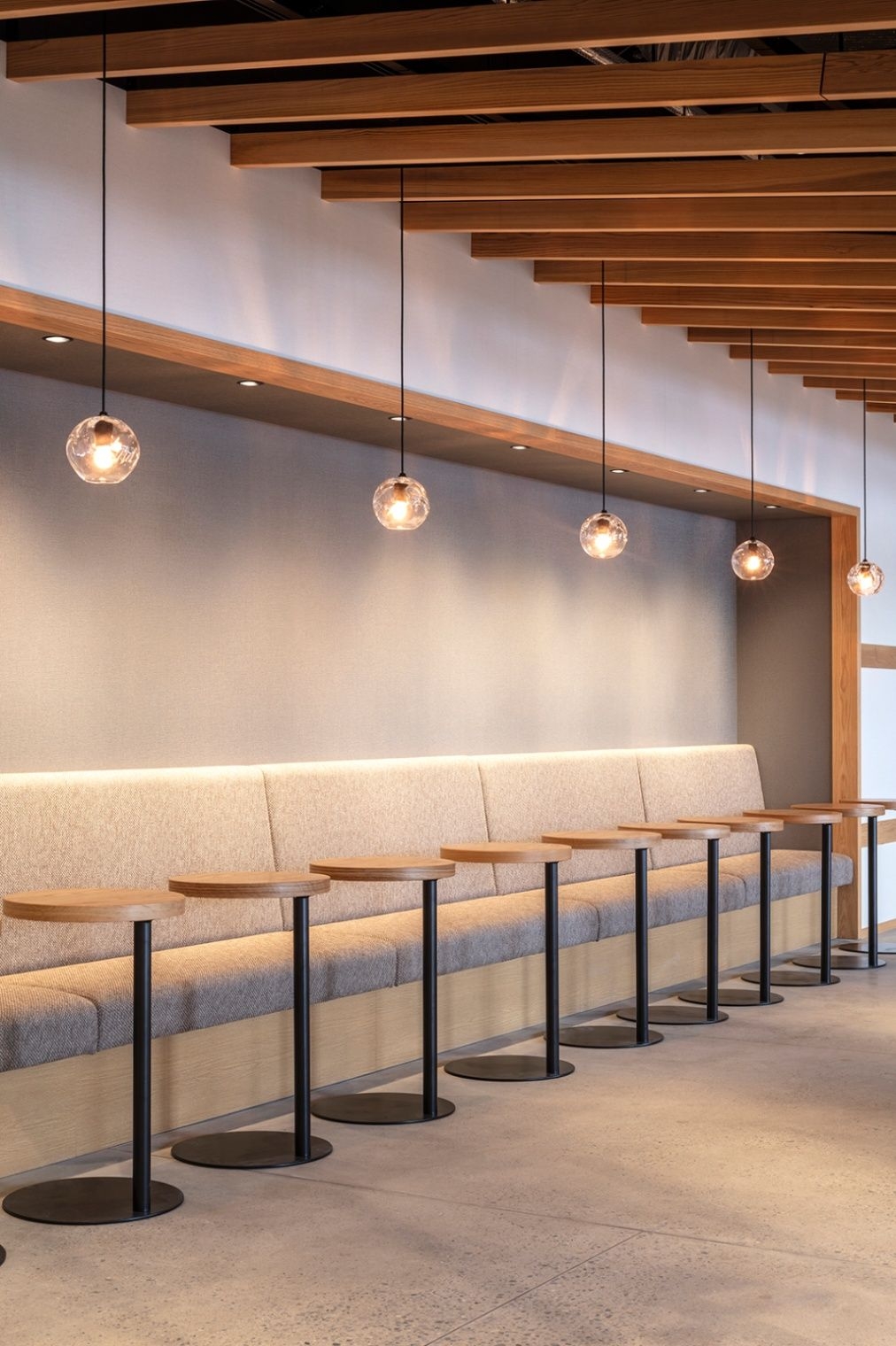 Lounge with Big Eavesの写真 | TECTURE（テクチャー）