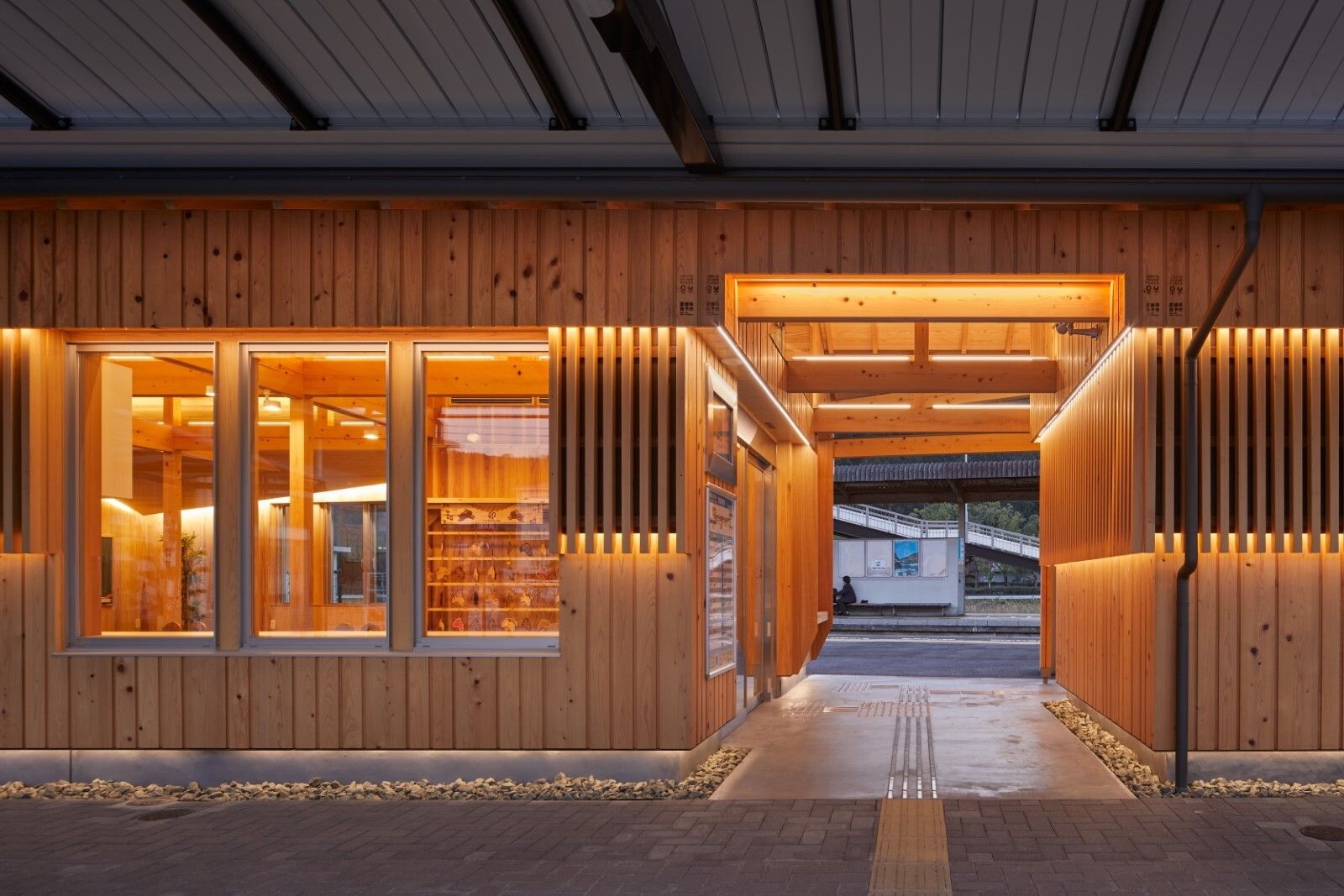 JR卯之町駅舎の写真 | TECTURE（テクチャー）