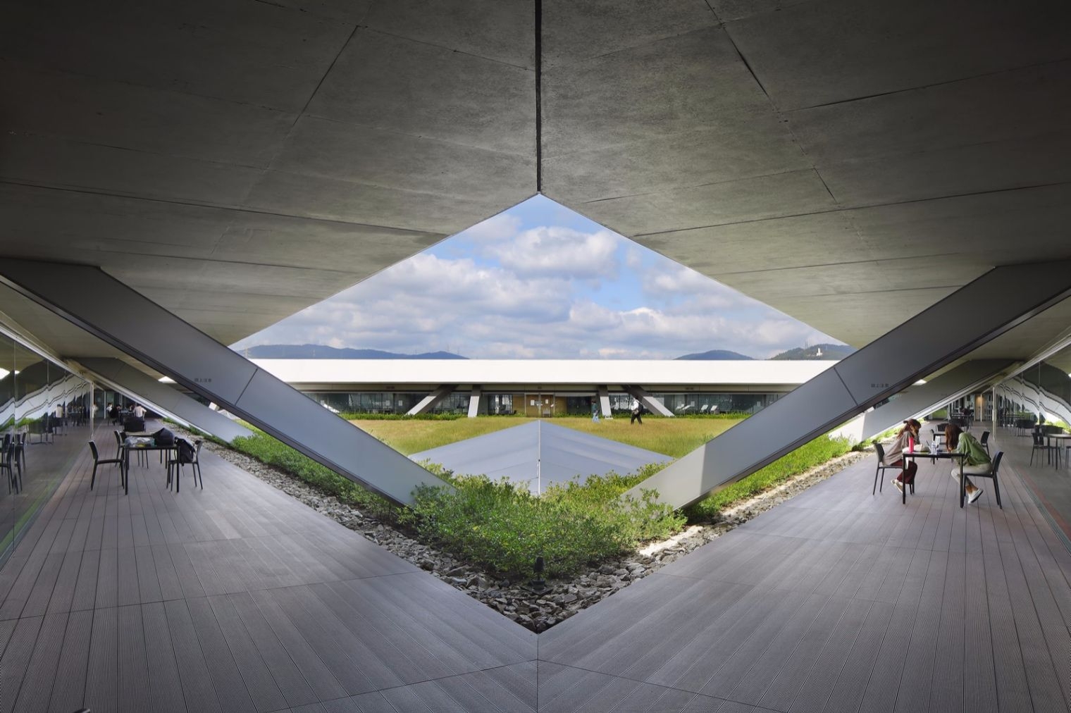 追手門学院大学 茨木総持寺キャンパス ACADEMIC ARKの写真 | TECTURE（テクチャー）