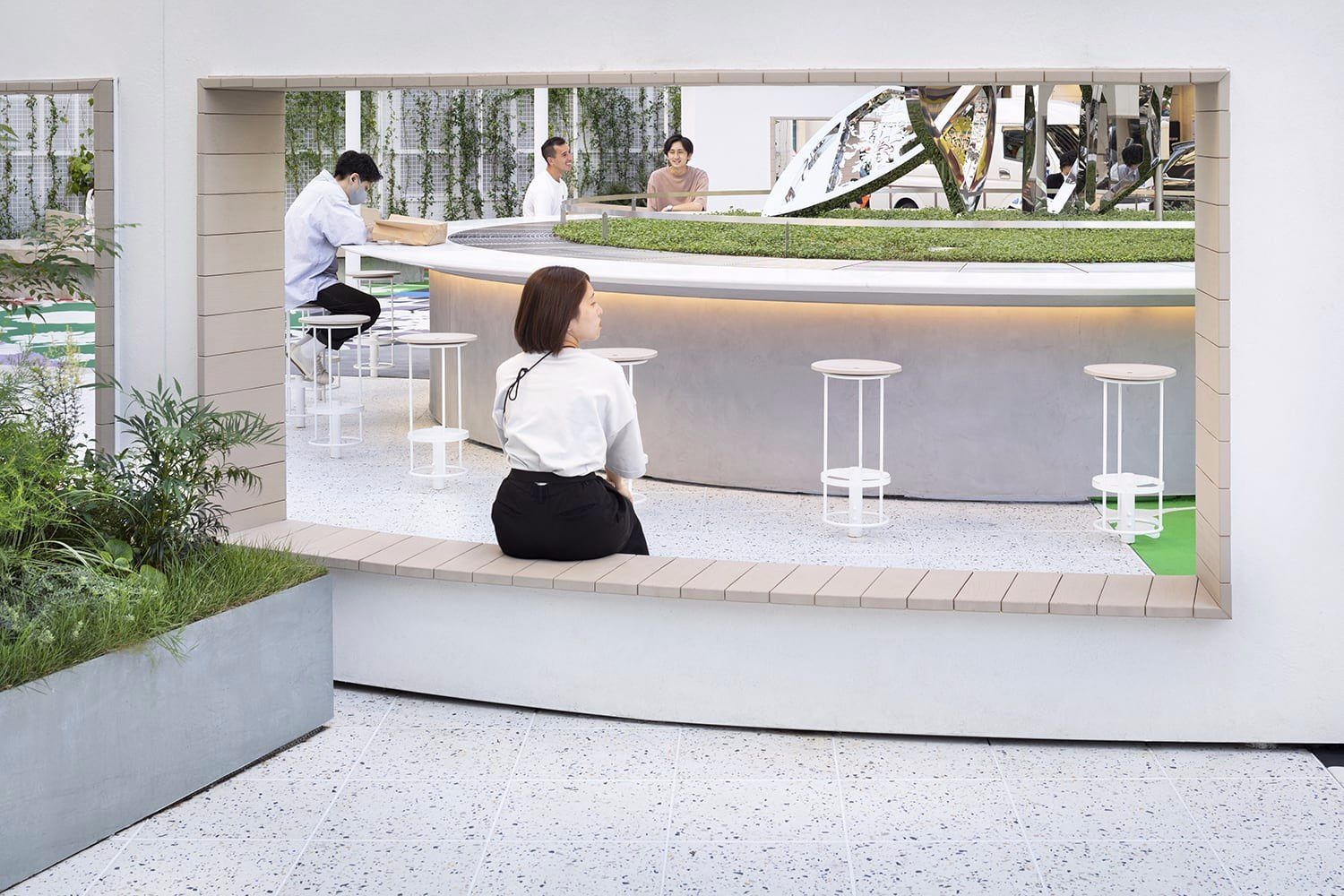 Shinjuku Station East Squareの写真 | TECTURE（テクチャー）