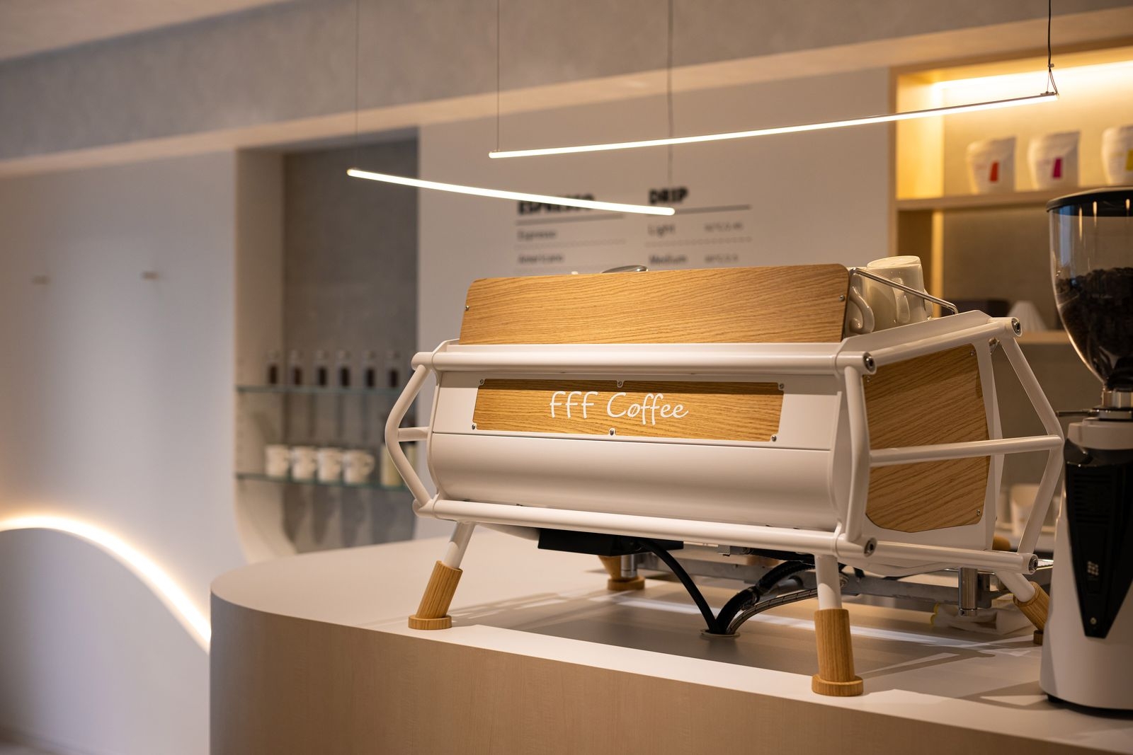 FFF Coffee | ホワイトコーヒーの写真 | TECTURE（テクチャー）