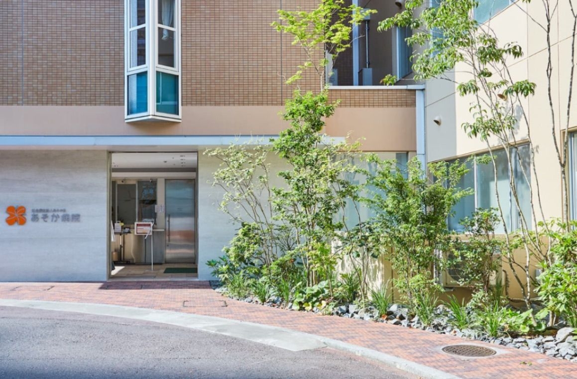 光をうけて色彩が広がる健やかな医療空間 A病院 外来棟の写真 | TECTURE（テクチャー）