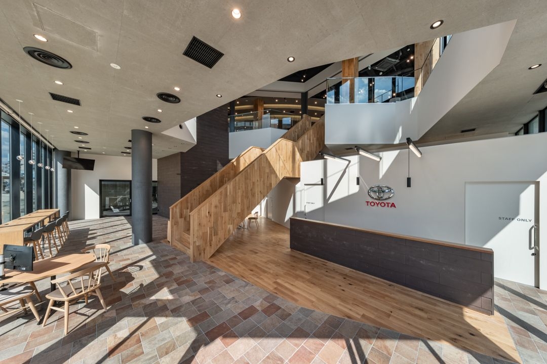 トヨタカローラ名古屋 千種都通店の写真 | TECTURE（テクチャー）