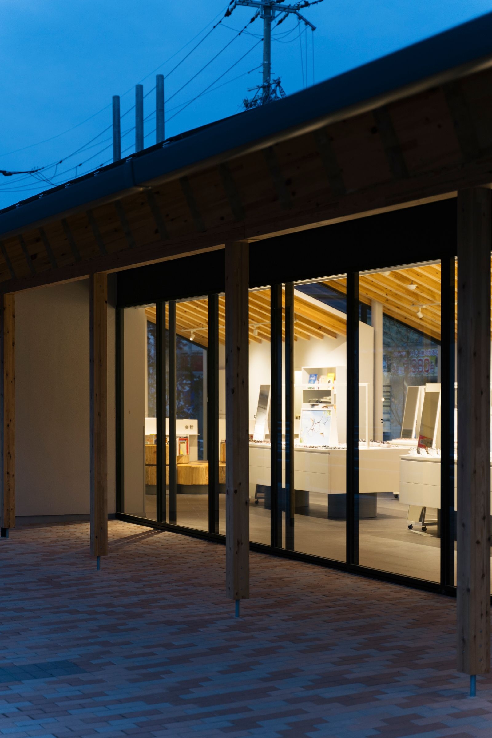 JINSそよら東岸和田店の写真 | TECTURE（テクチャー）