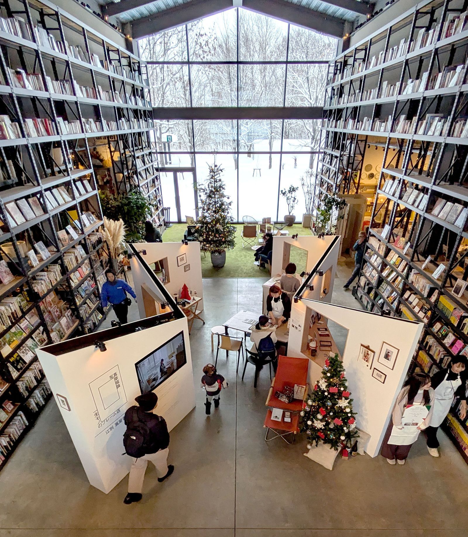 一生モノのフレーム店(江別蔦屋書店)の写真 | TECTURE（テクチャー）