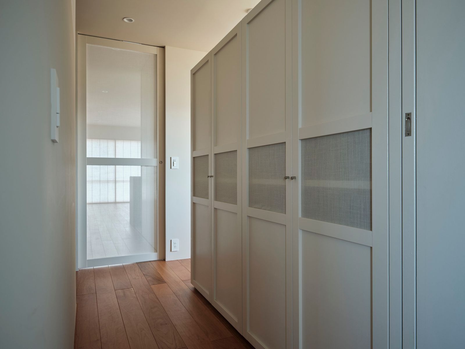 陰影が美しく落ち着きのある住まいの写真 | TECTURE（テクチャー）