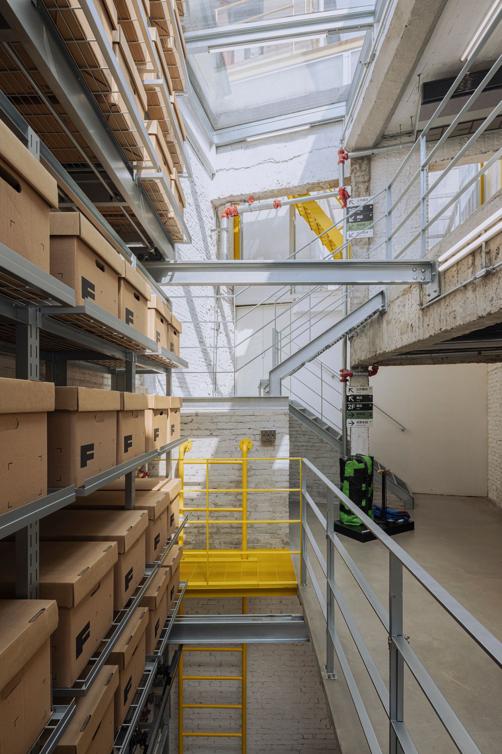 FREITAG STORE 上海の写真 | TECTURE（テクチャー）