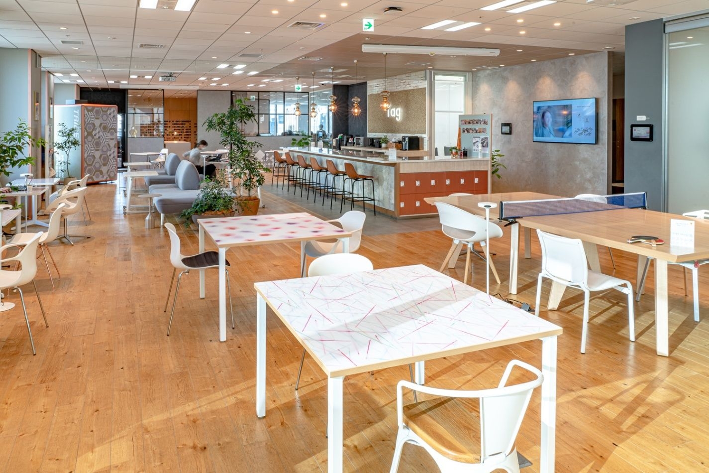 オカムラ 京橋CO-RIZ(考率)LABOの写真 | TECTURE（テクチャー）