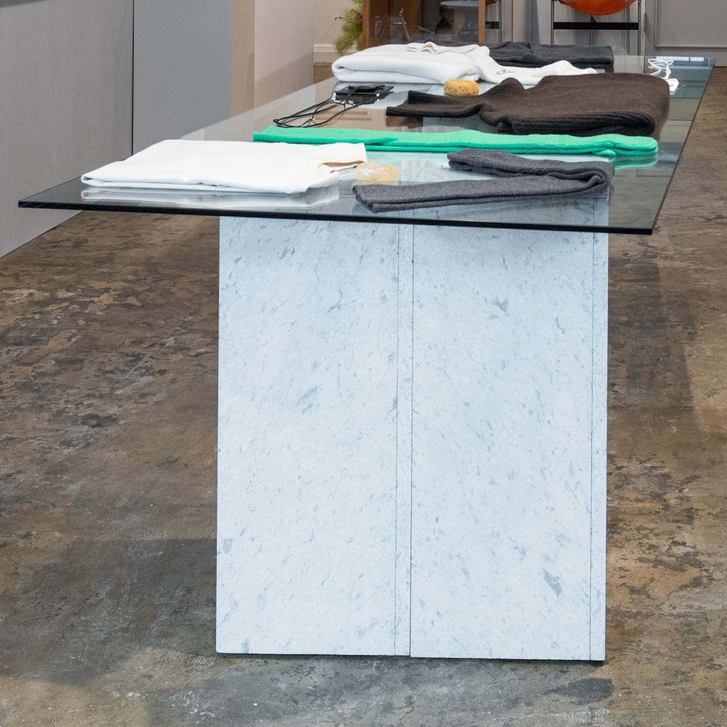 特注陳列台 天板：普通ガラス t=10mm 台座 十和田石 t=22mm 貼り | TECTURE（テクチャー）